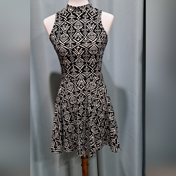 Mandy K | Dresses | Vntg Mandy K Tribal Ethnic Black White Dress Xss ...